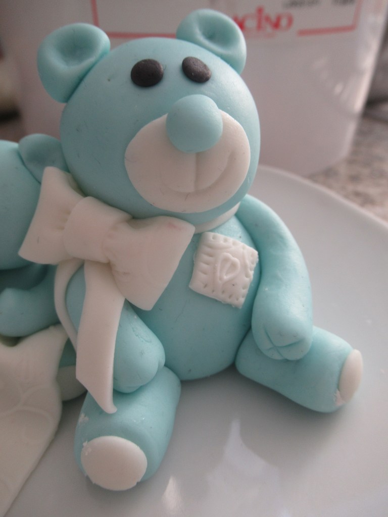 Anleitung zum Modellieren eines Bären aus Fondant – Die Kunst des Backens